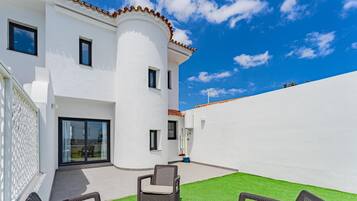 Bungalow Familiar, vista para a piscina | Terraço/pátio interior