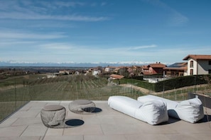 Apartamento, vista para a piscina | Terraço/pátio interior