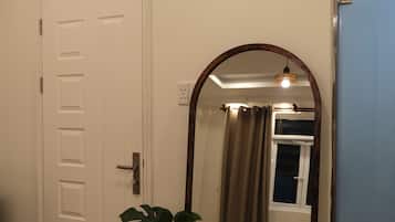 Quarto Standard, varanda, Vista para a cidade | Interior