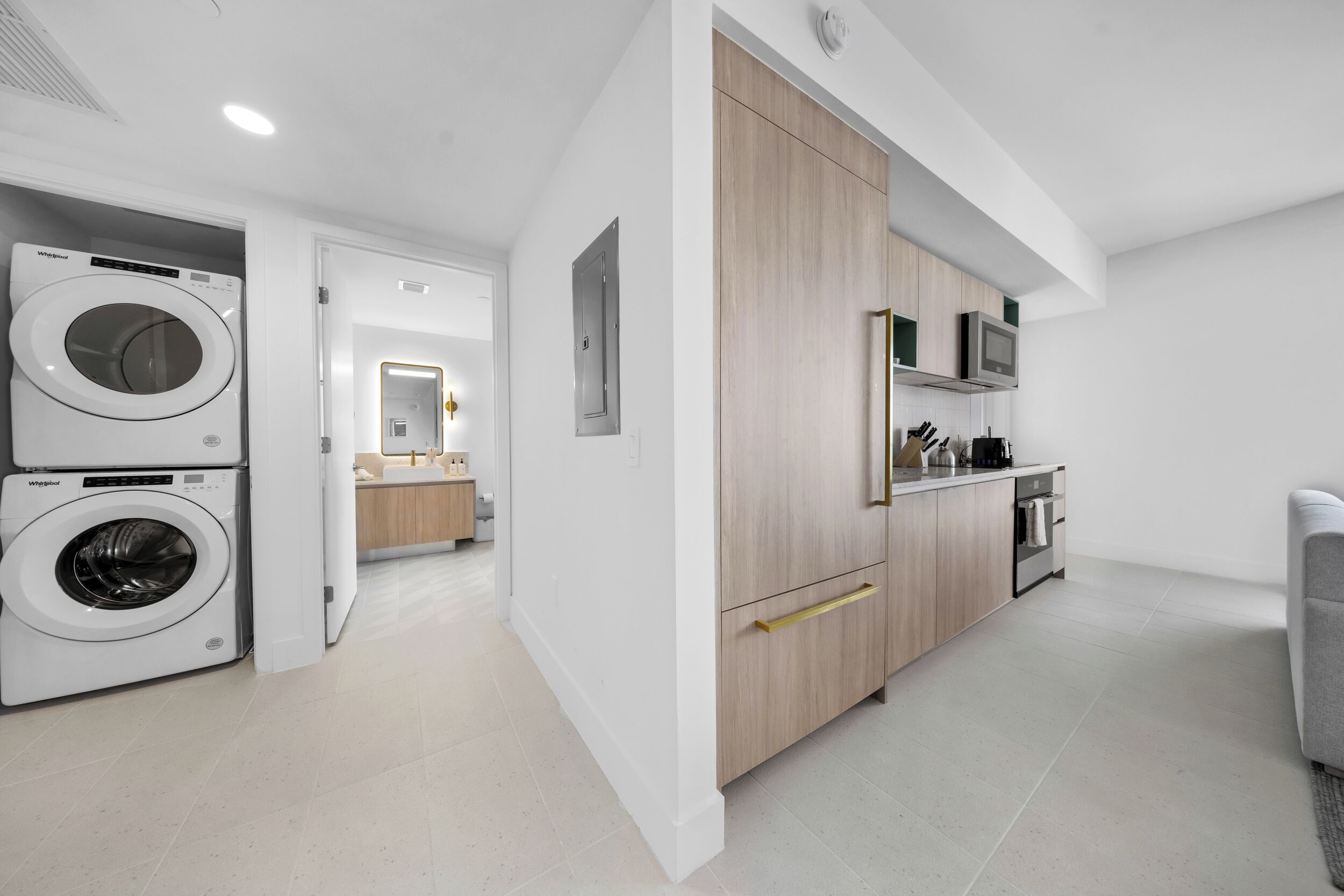 Condo, sacada, vista para a cidade | Parte interna