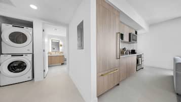 Condo, sacada, vista para a cidade | Parte interna