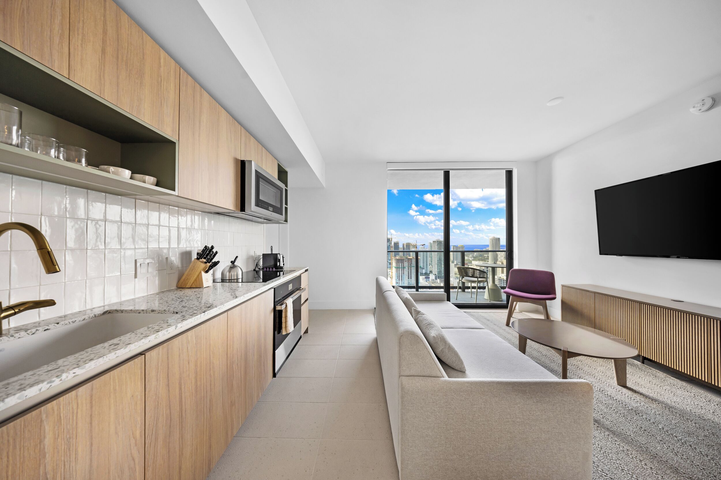 Condo, sacada, vista para a cidade | Área de estar