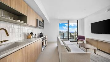 Condo, sacada, vista para a cidade | Área de estar