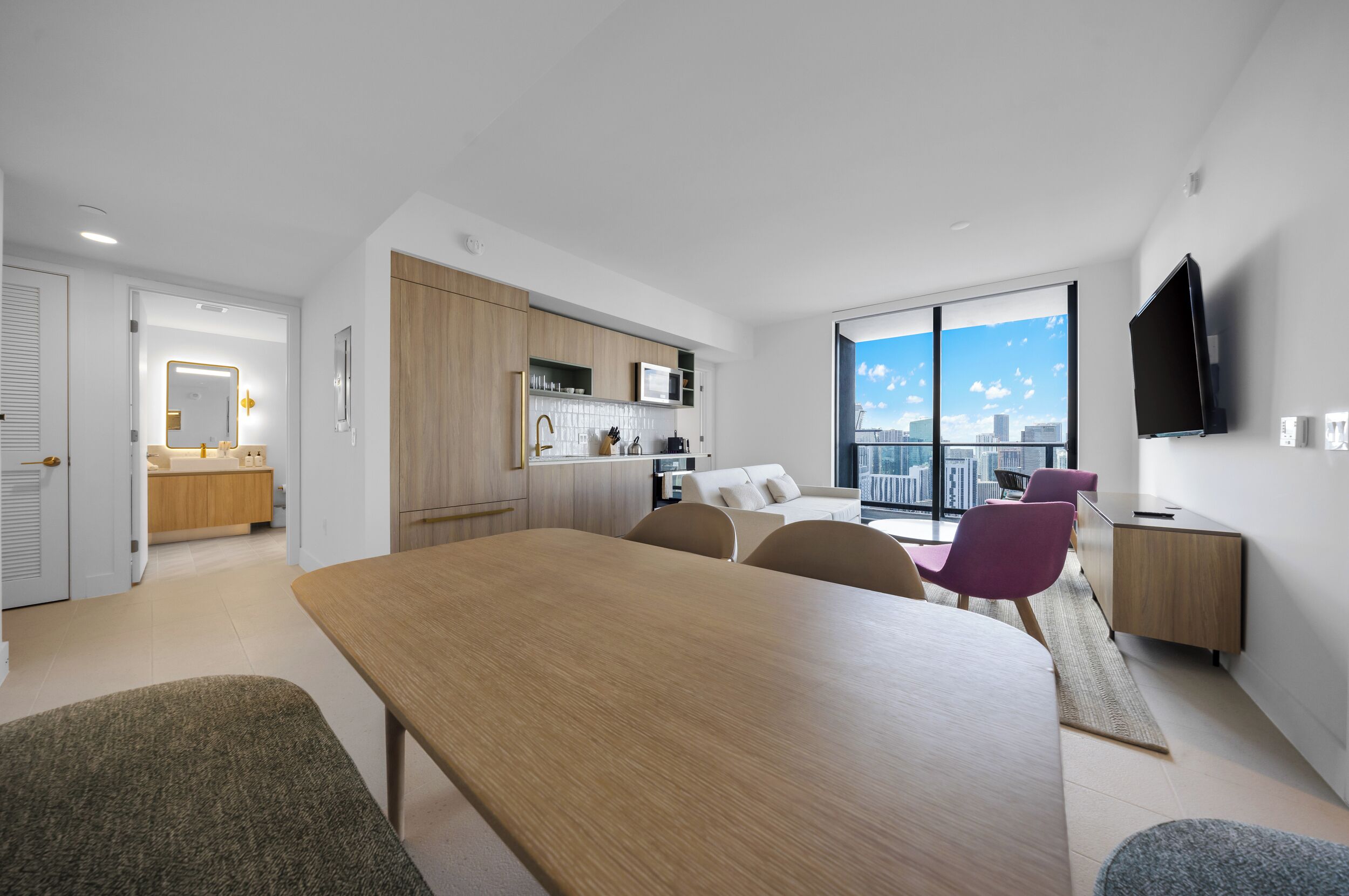 Condo, sacada, vista para a cidade | Parte interna