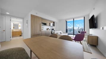 Condo, sacada, vista para a cidade | Parte interna