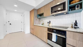 Condo, sacada, vista para a cidade | Cozinha privada