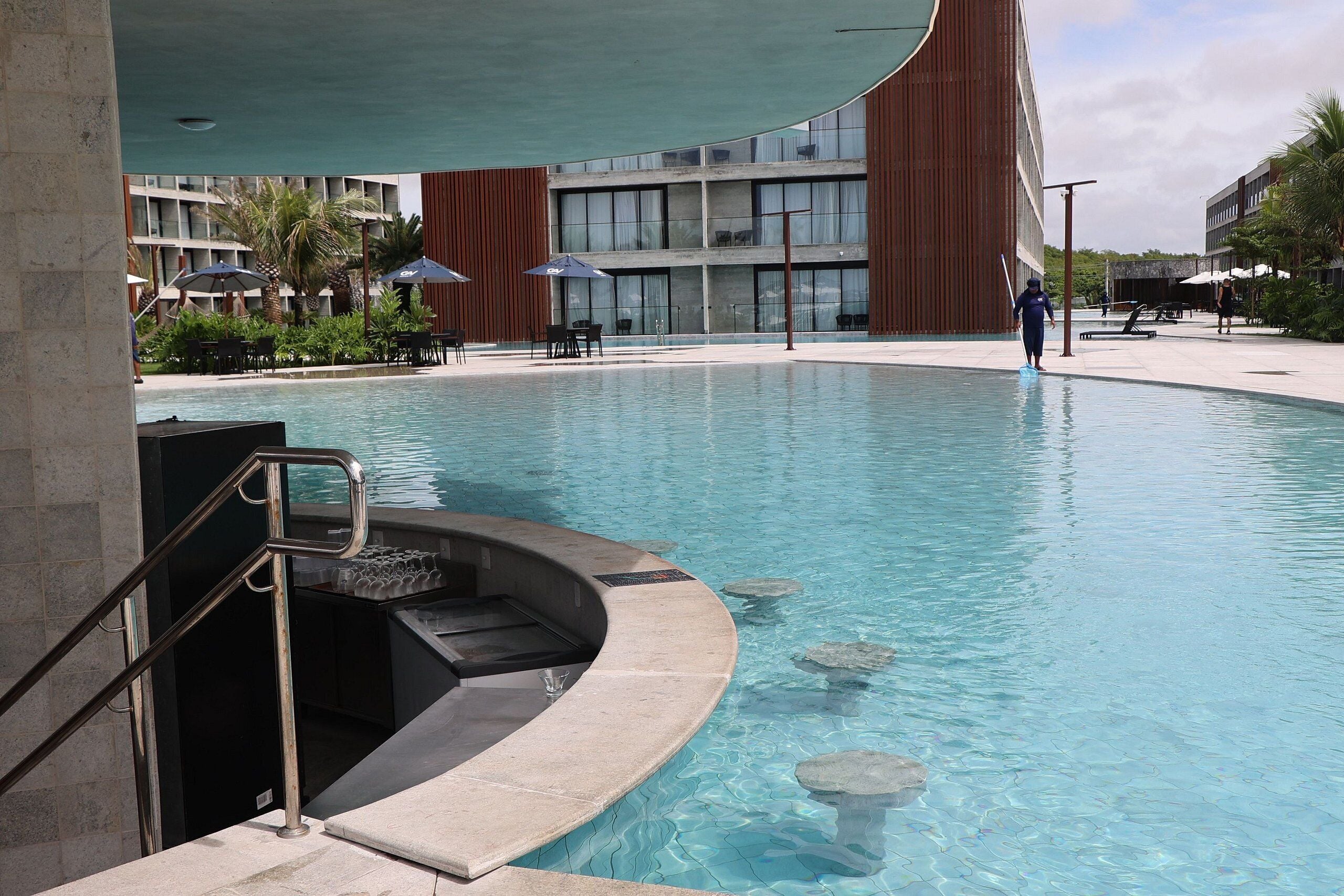 15 piscinas exteriores 