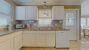 Casa, 3 quartos | Cozinha privada | Um frigorífico, um forno, uma cafeteira/bule, uma torradeira 