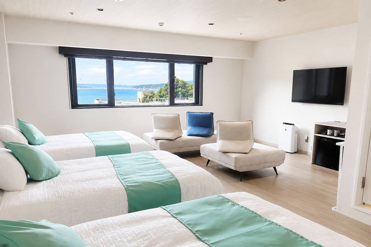 Quarto Triplo Standard, vista para o oceano (Western Modern Triple Room, 40sqm) | Vista para a praia ou o mar
