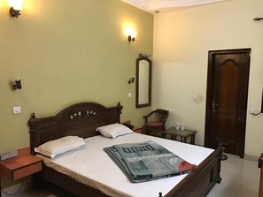 Quarto casal luxo, ar-condicionado | Wi-Fi de cortesia, roupa de cama