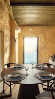 Casa, 3 quartos, pátio | Sala de jantar