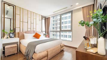 Apartamento Premium, 3 quartos, Vista para a cidade | Roupa de alta qualidade, camas de colchão viscoelástico, secretária