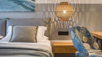 Avgi Luxury Villa | Cofres nos quartos, cortinas blackout, quartos à prova de som