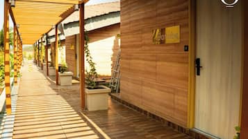 Casa de campo, sacada, vista para o jardim | Cofres nos quartos, quartos à prova de som