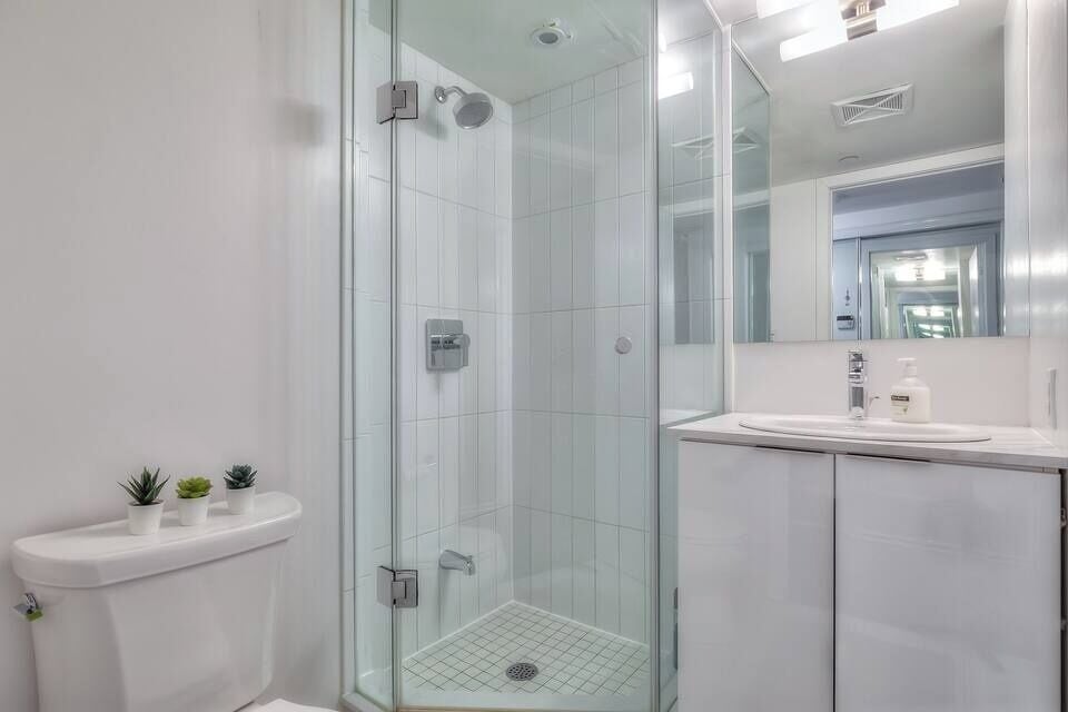 Suíte superluxo, 2 quartos, para não fumantes, 2 banheiros | Banheiro | Produtos de toalete grátis, secador de cabelo, toalhas de banho 