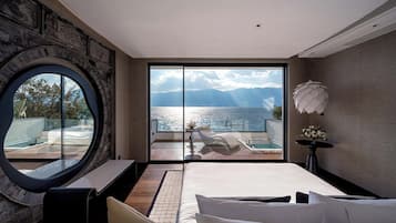 Quarto Duplo Sénior, vista para o lago | Roupa de alta qualidade, edredões de penas, minibar