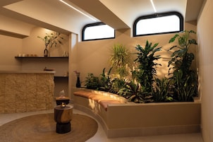 Salas para tratamentos a dois, sauna seca, banheira de hidromassagem