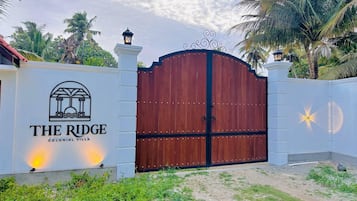 Villa, 5 quartos, acessível, fumadores | Terrenos do alojamento