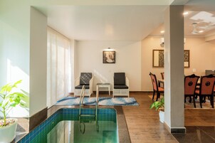 Piscina interna, piscina externa