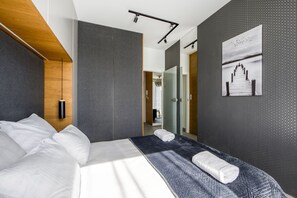 Apartamento Superior, varanda, Vista para a cidade | Cortinas/cortinados opacos, ferro/tábua de engomar, Wi-fi grátis 