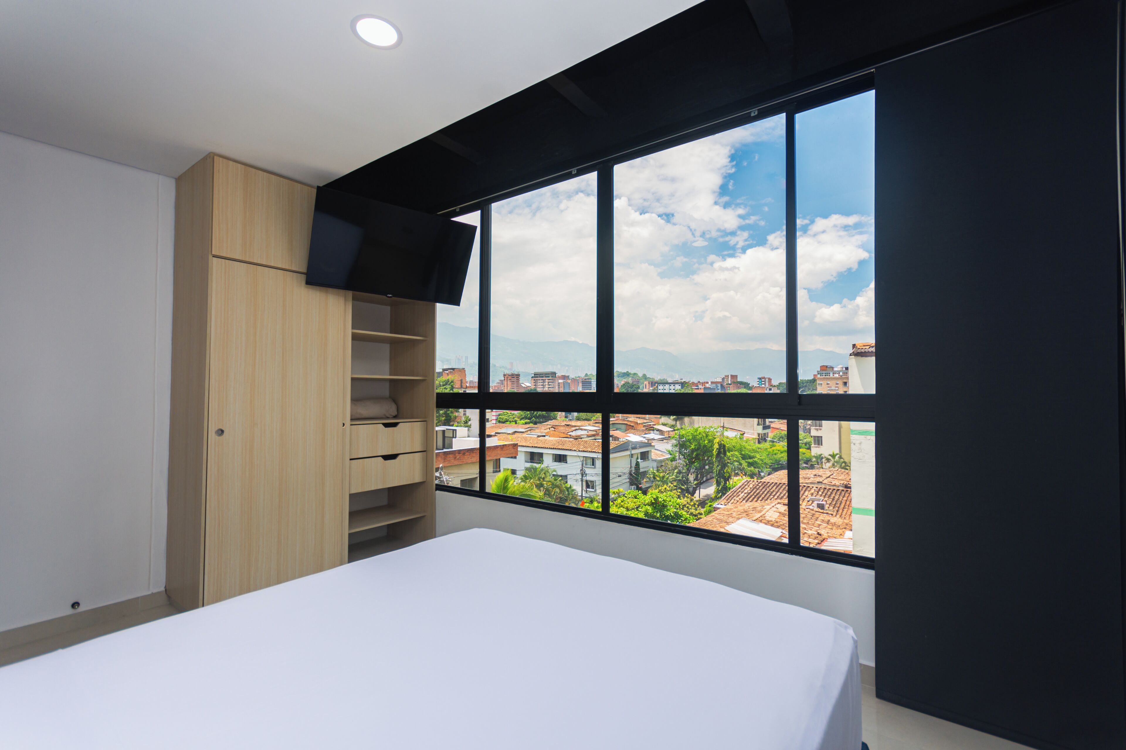 Loft Familiar, Vista para a cidade | Secretária adequada para computadores portáteis, Wi-fi grátis 