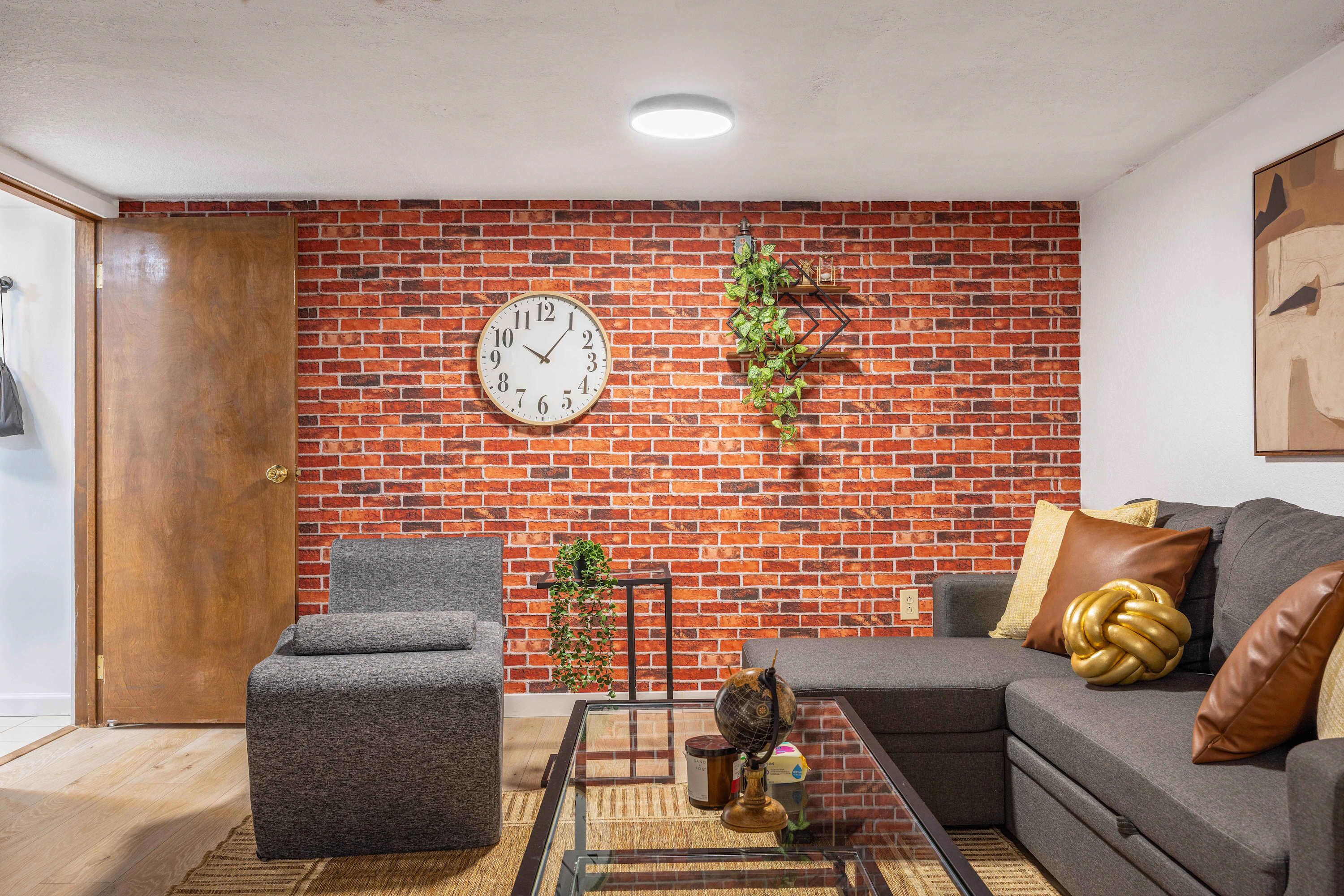 Modern 2br Basement Suite  Walk To Light Rail  Parking - Seattle, WA