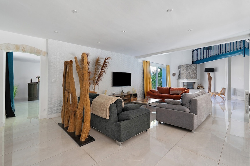 Grote Villa Met Privézwembad, Balkon En Wifi In Saint-georges Des Coteaux - Saintes