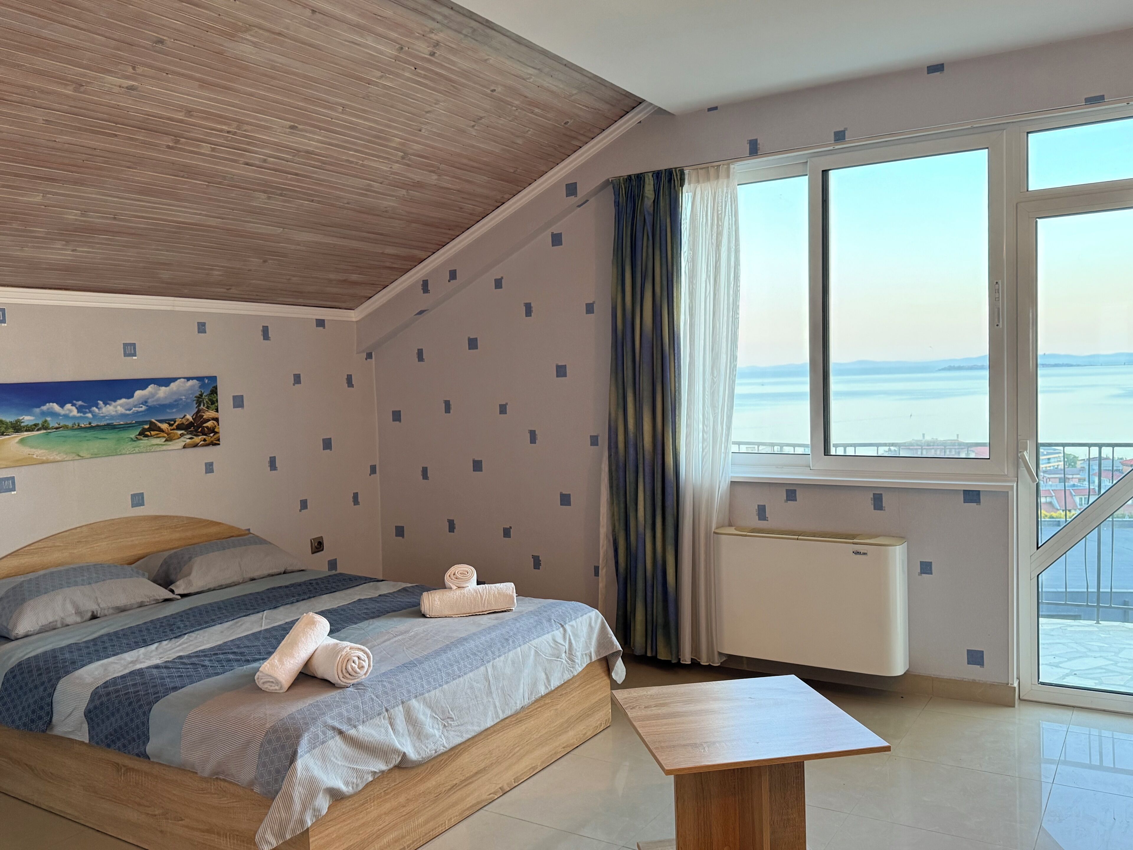 Quarto, sacada, vista para o oceano