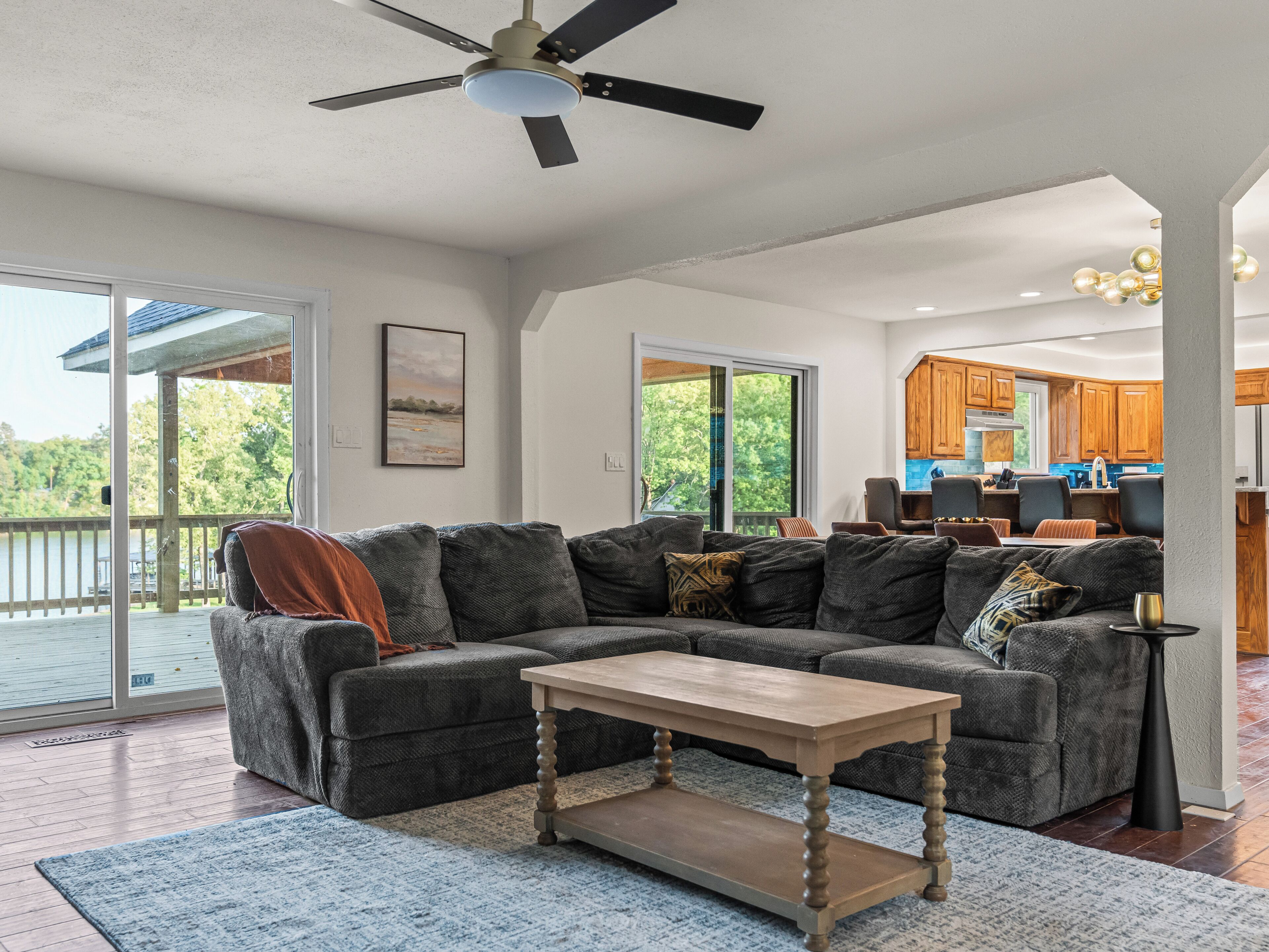 Peaceful 4-bedroom Lake Hamilton Cottage W/ Hot Tub, Fire Pit, Game Room + More - Arkansas