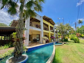 Villa Básica | Piscina