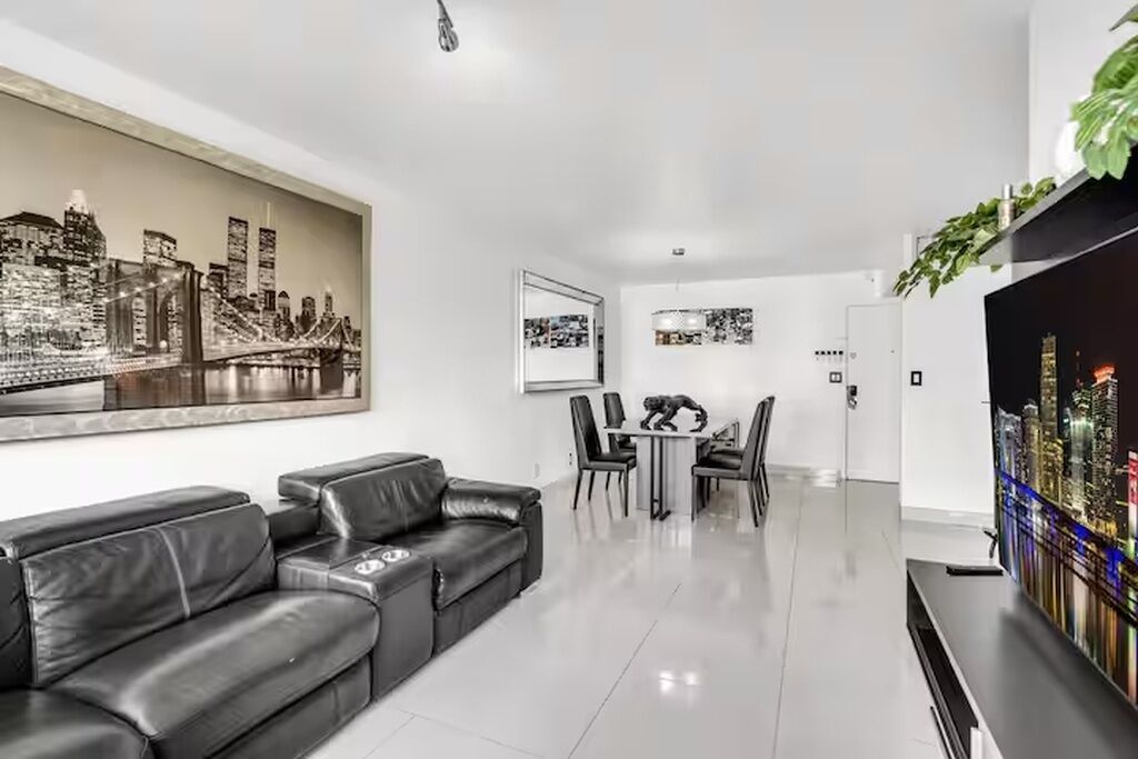 Spacious Apt In Sunny Isles Bch - Sunny Isles Beach, FL