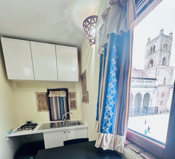 Quarto casal conforto, vista para a cidade | Cozinha privada