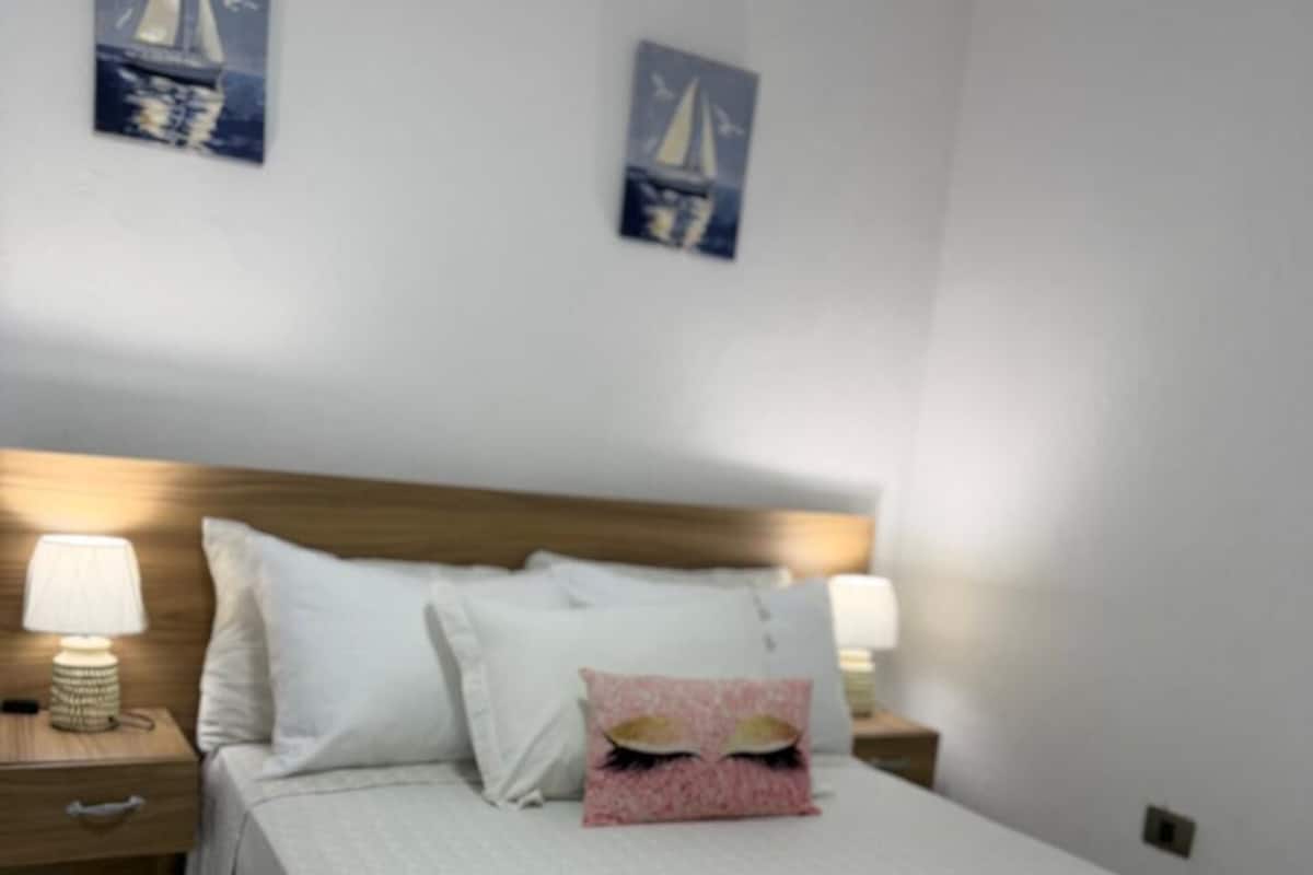 Quarto luxo | Escrivaninha, espaço de trabalho para notebook