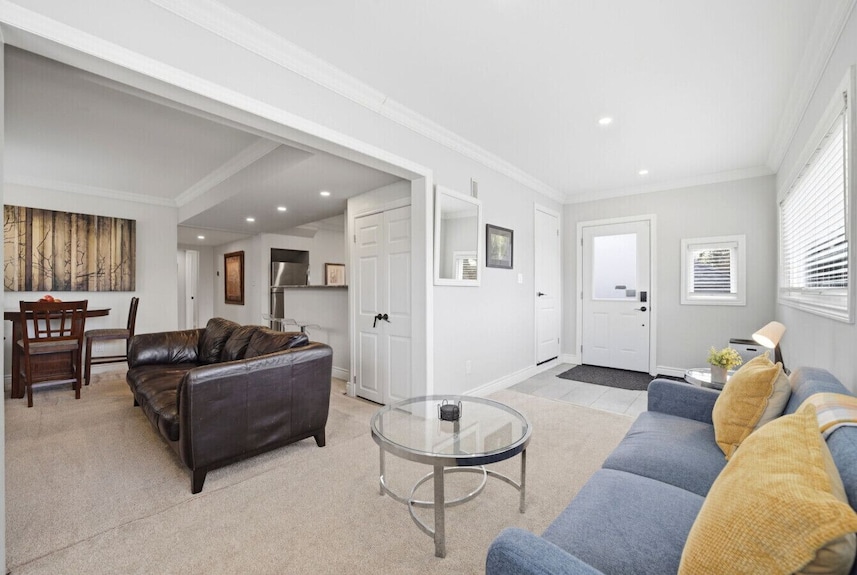 Main Floor 2br Retreat, 2 Parking, 1 Bath & Wi-fi - Ajax