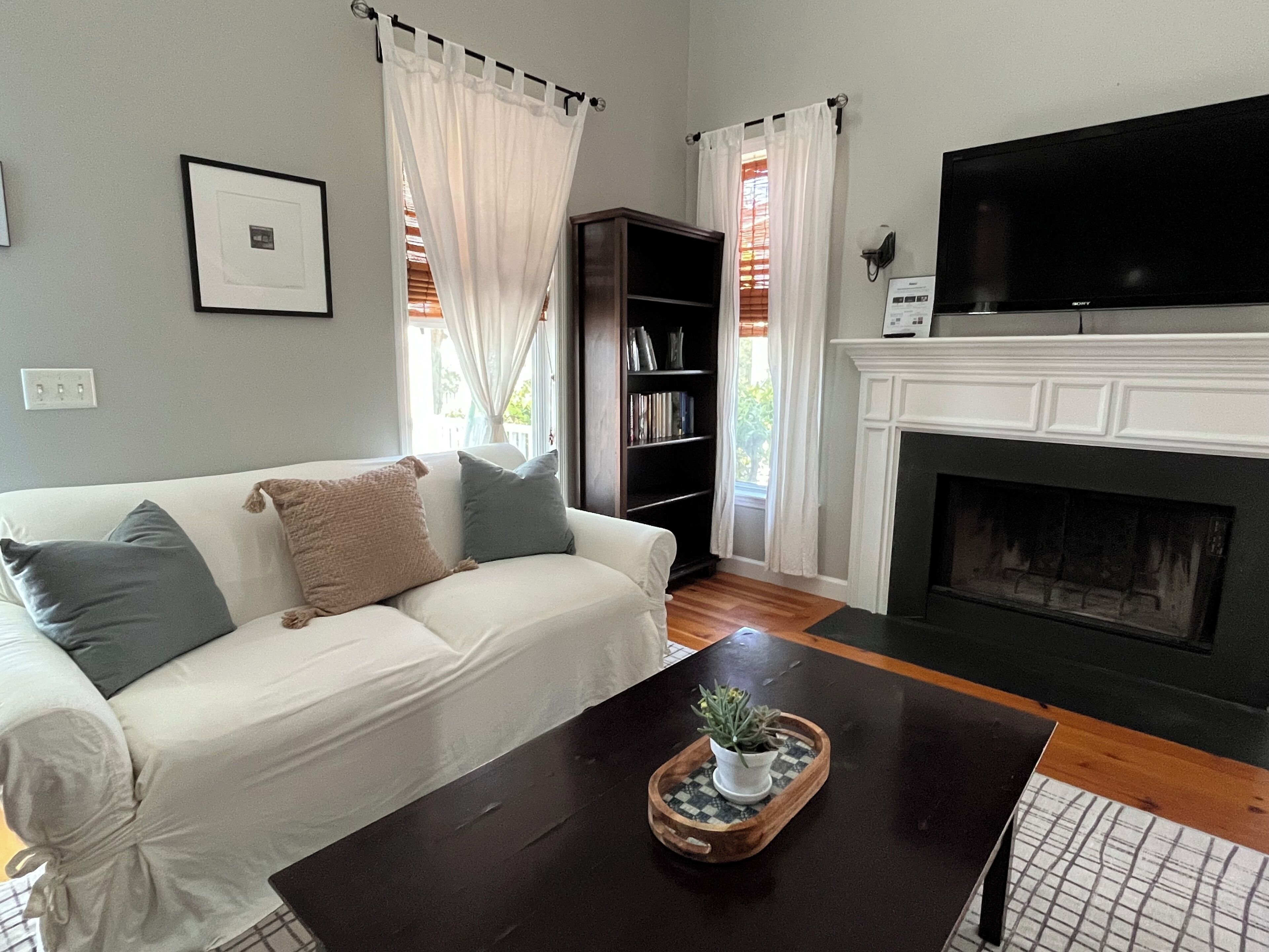 Cozy 2-bedroom House In Delightful Port Royal With Porches And Parking - Beaufort, SC