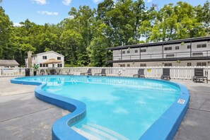 Piscina exterior sazonal 