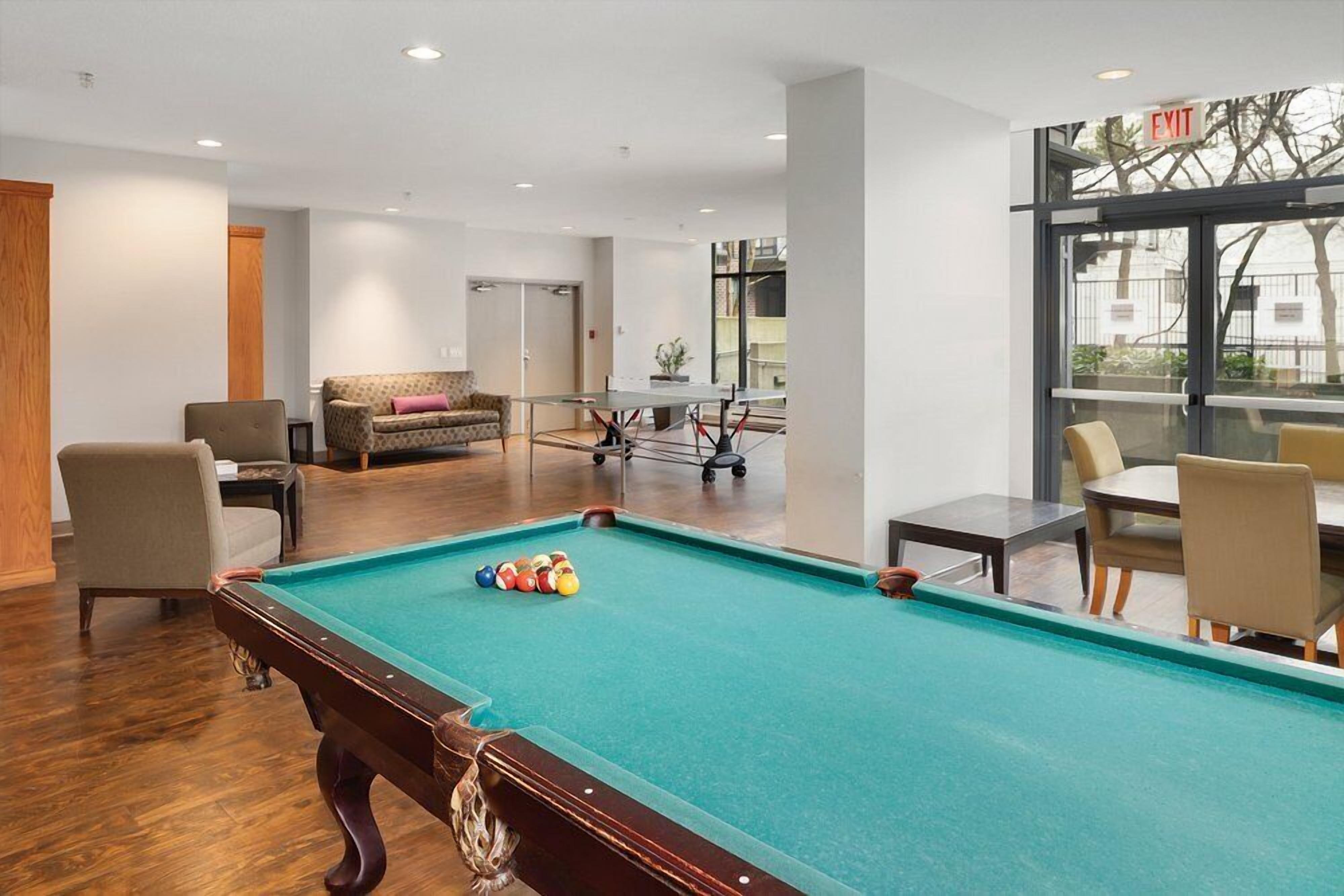 Vancouver | Urban Group Retreat | Walkable + Sauna | 2br - Vancouver