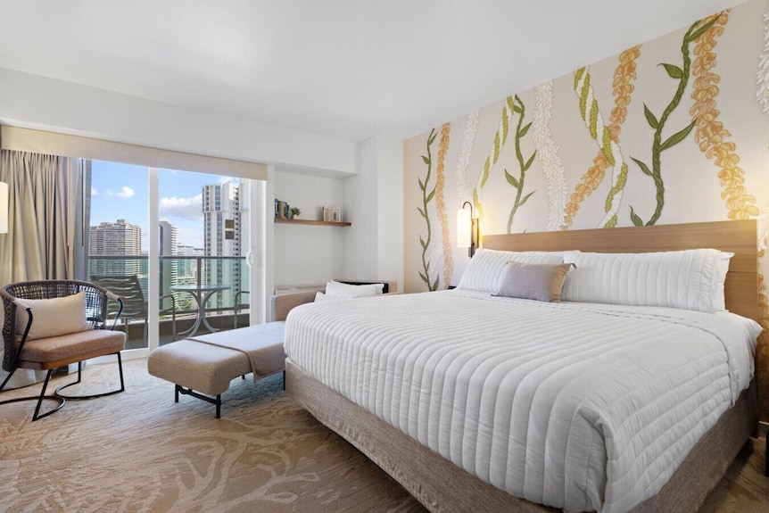Luxury Hotel Suite-24th Floor, Ocean & City Views - O‘ahu, HI