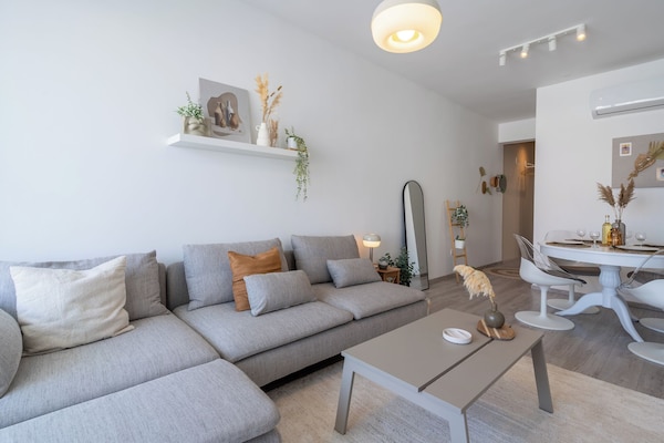 Hermes 2-br Apt. & Balcony In Larnaca - Ларнака