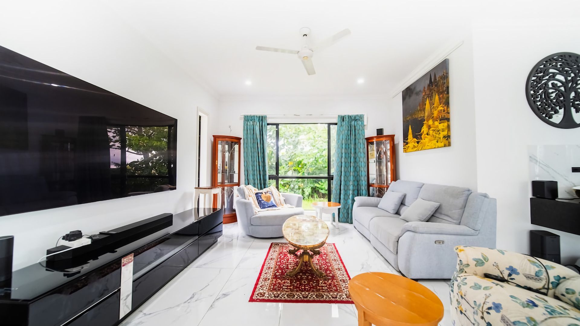 Grand Lakefront Retreat - Townsville