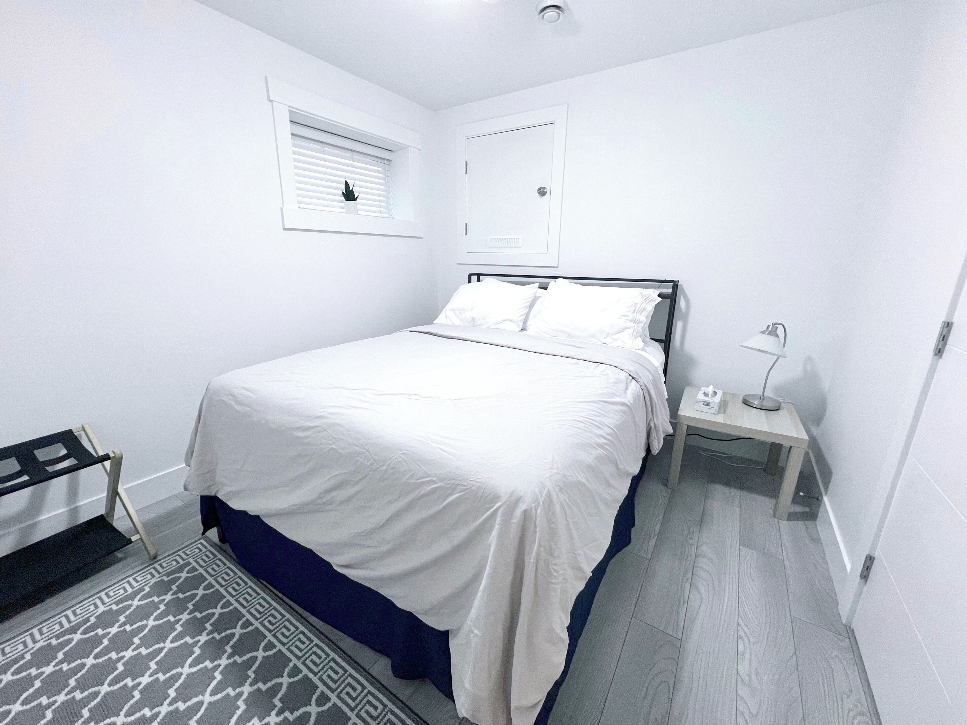 1 Bedroom With Wifi, Laundry, Queen Bed, Sofa Bed. Close To Transit And Grocery - Burnaby