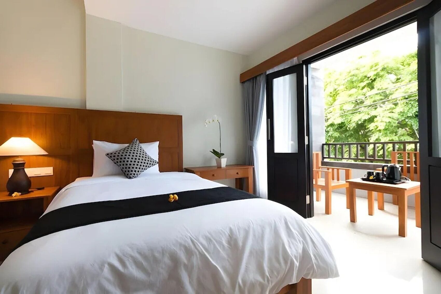 Quarto solteiro luxo, vista para a cidade | Escrivaninha, Wi-Fi de cortesia