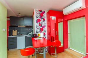 Estúdio (A1) | Cozinha privada | Geladeira, cooktop, chaleira elétrica, torradeira