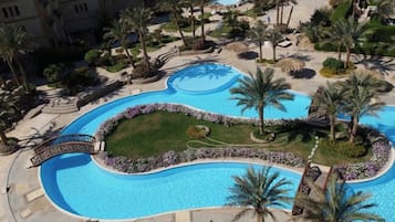 3 piscinas externas