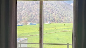 Quarto Triplo Deluxe, não fumadores, casa de banho privativa | Interior