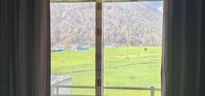 Quarto Triplo Deluxe, não fumadores, casa de banho privativa | Interior