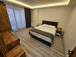 Quarto Quádruplo Familiar, Vista para a cidade | Wi-fi grátis