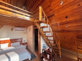 Quarto Quádruplo Familiar, varanda, vista para a montanha | Wi-fi grátis 