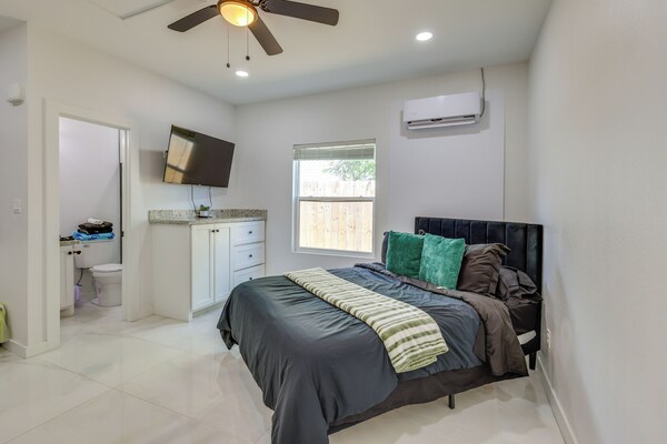 Reel And Relax! Pet-friendly Spi Stay Next To Beach - South Padre Island, TX