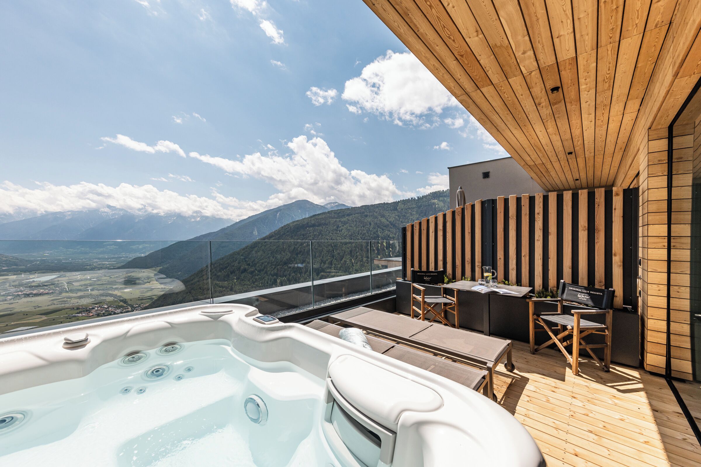 Suíte, sacada, vista para a montanha | Hidromassagem externa